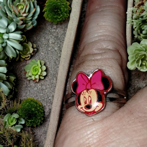 Disney | Jewelry | Really Cute Little Minnie Mouse Ring Size 5 | Poshmark
